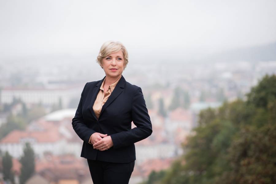 Romana Tomc in dr. Milan Zver v vprašanju Evropski komisiji v zvezi s ...